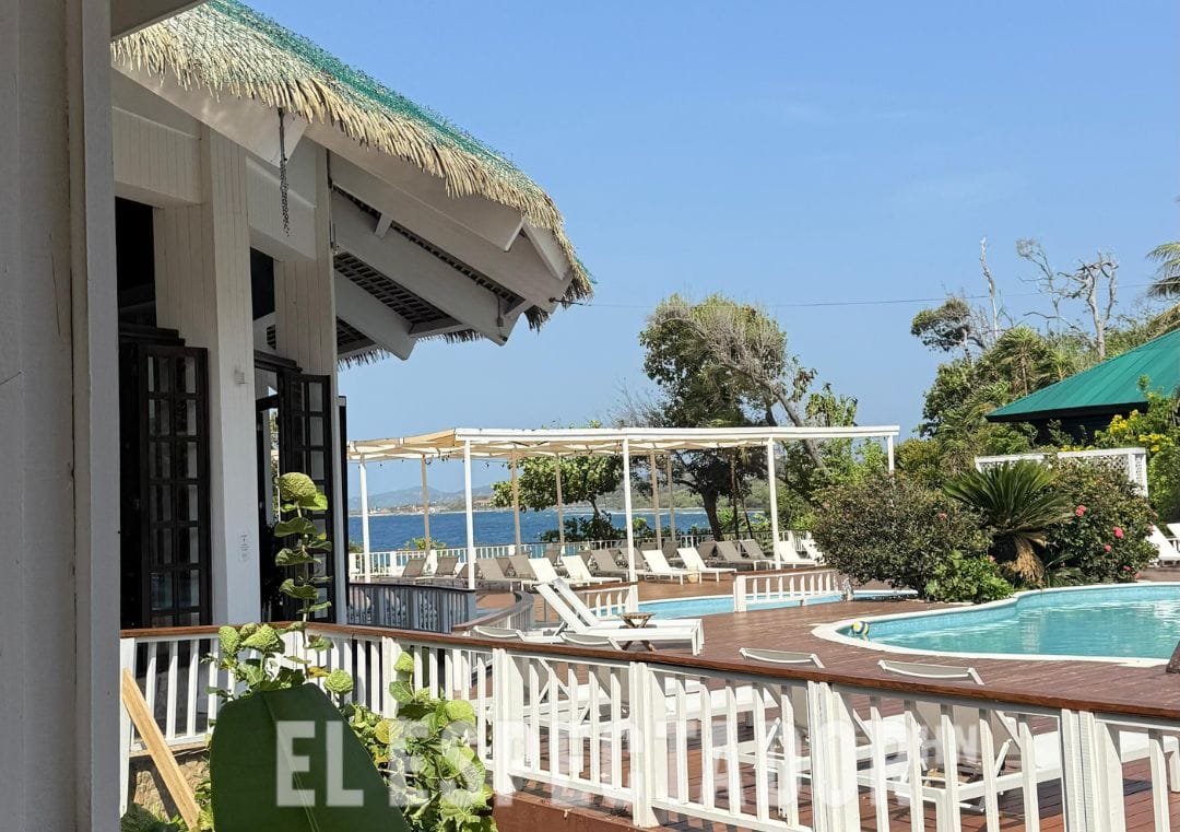 Hotel Media Luna En Roatán, Playa Privada Y Entretenimiento Sin Límites